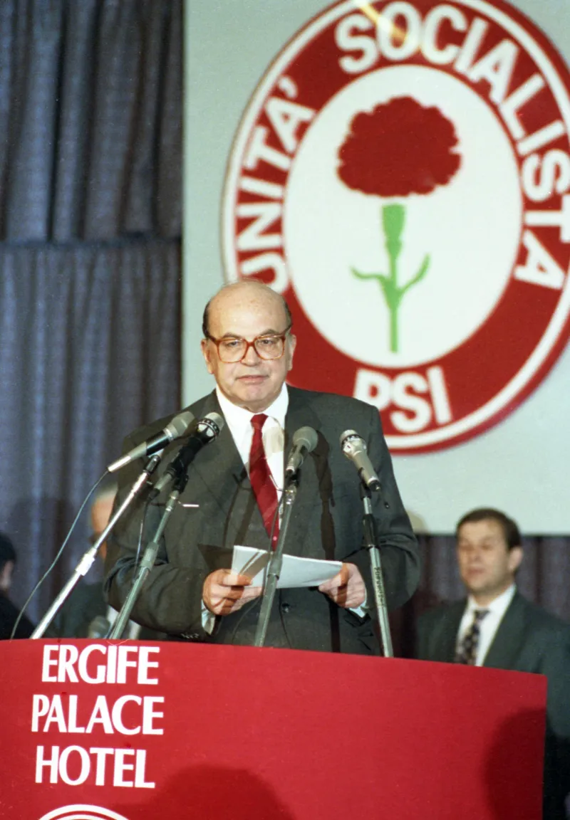 Craxi, le amanti e i segreti della doppia vita del leader del PSI