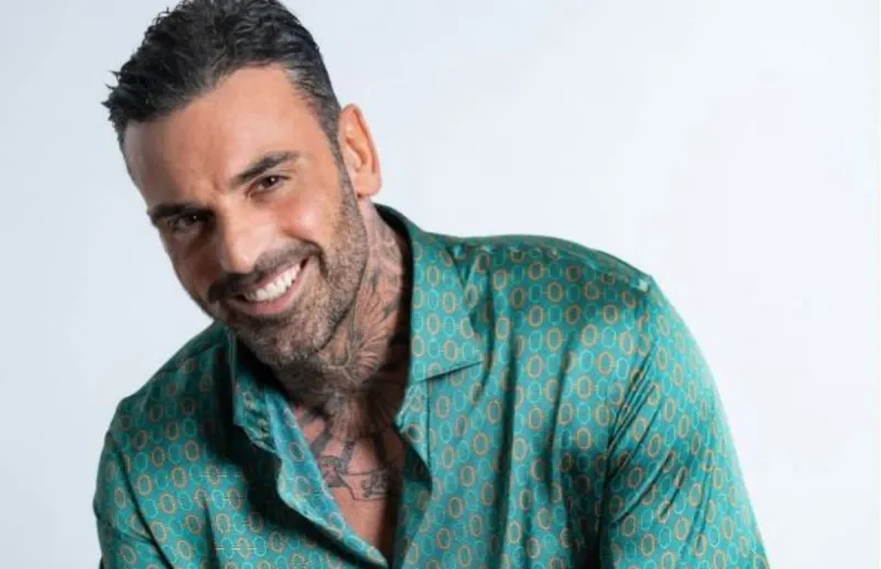 Mario Cusitore bacia l'ex tronista Nicole Santinelli e va via da Uomini e Donne