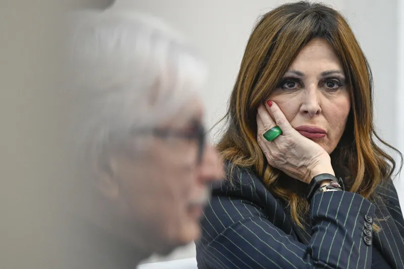 Daniela Santanché segue la pagina Instagram delle borse false?