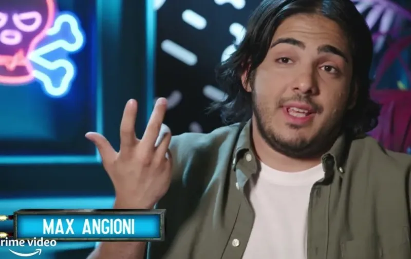 Che titolo di studio ha Max Angioni e com'è iniziata la sua carriera