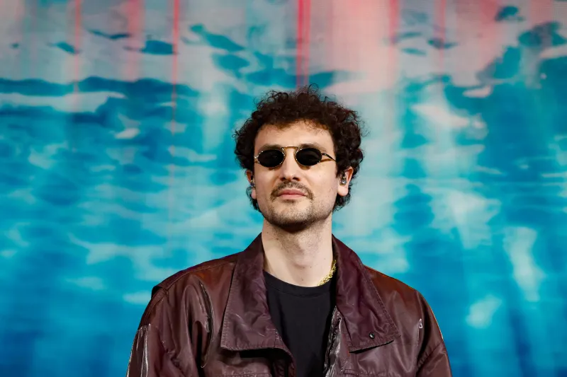 Carl Brave, dalle origini alla rottura con Franco126: ecco cosa è ...