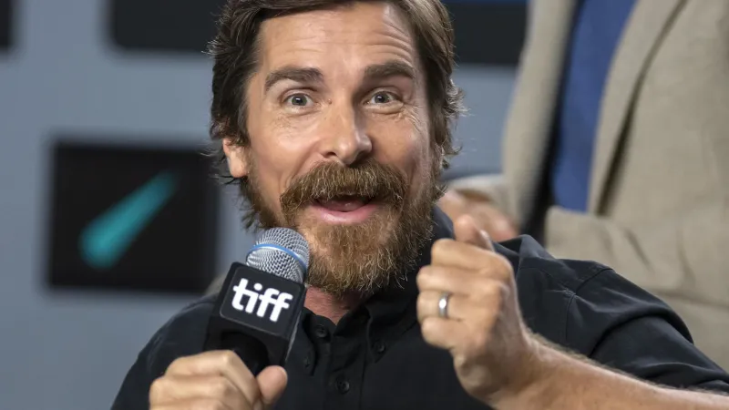 Christian Bale irriconoscibile nel biopic su John Madden: prime ...