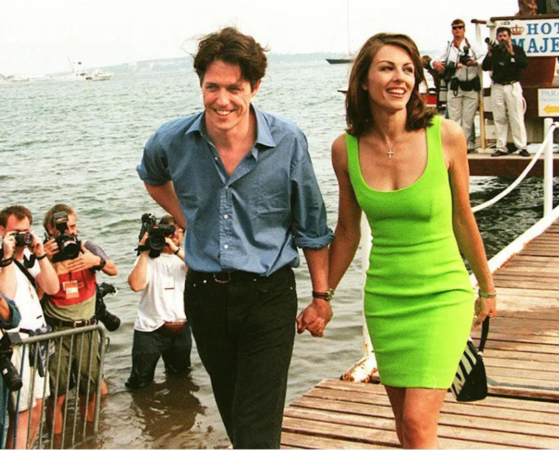 Chi è Elizabeth Hurley, l'attrice che a 60 anni posa nuda su Instagram