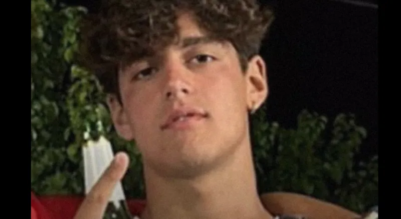 Chi è Filippo Manni, il 21enne che ha ucciso la madre a Racale, e cos ...