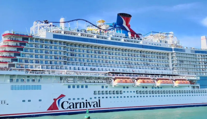 La vera storia dietro "Poop Cruise", la crociera della cacca, che ha ...