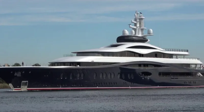 Lo yacht Launchpad di Mark Zuckerberg avvistato in Italia: quanto costa e com’è fatto