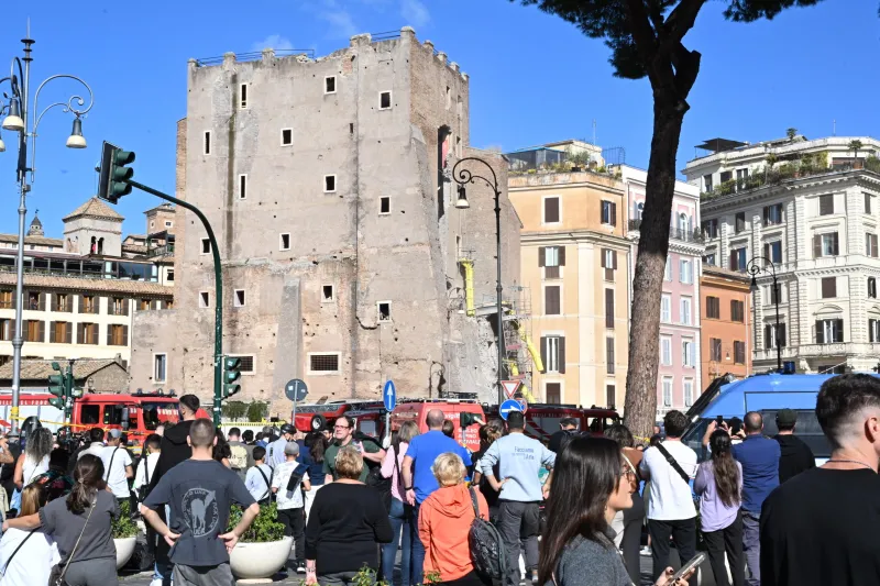 Crollo della Torre dei Conti a Roma: cos'è successo e quanti sono i ...