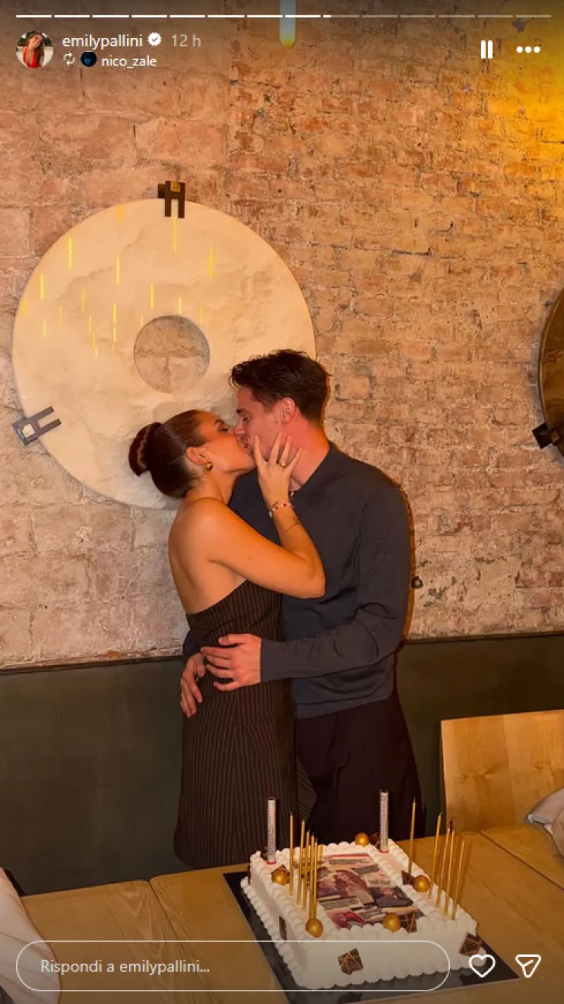 Emily Pallini e Nicola Zalewski sono una coppia: la foto virale del bacio