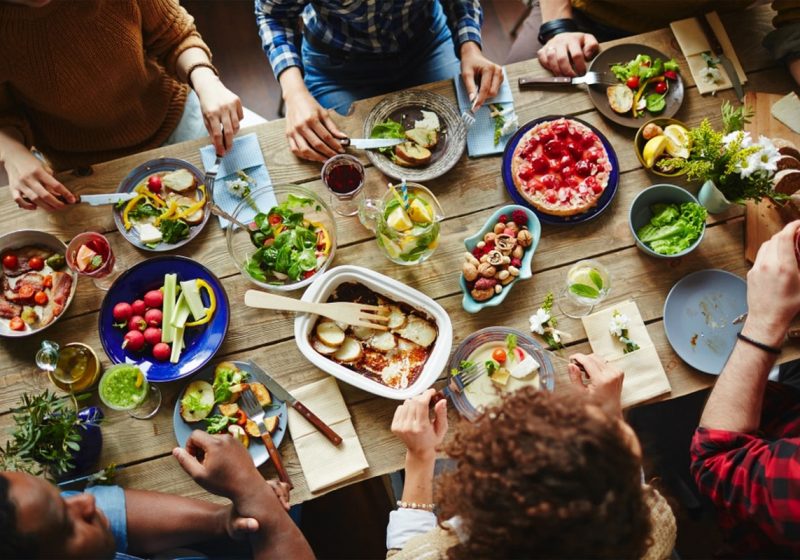 Contemporary Food Sharing: l'ultima tendenza del mondo del cibo • TAG24