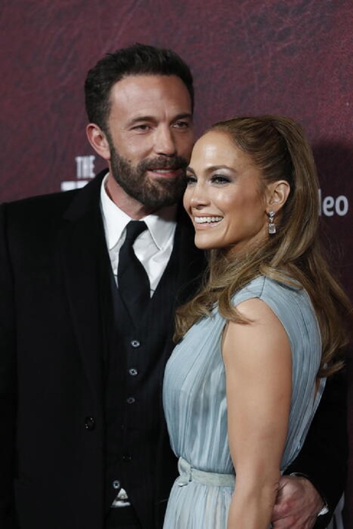 Ben Affleck e Jennifer Lopez: Video in cui lui le chiude la portier...