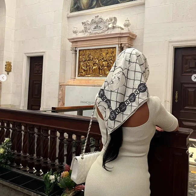 Georgina Rodriguez, polemica sul look al Santuario di Fatima • TAG24