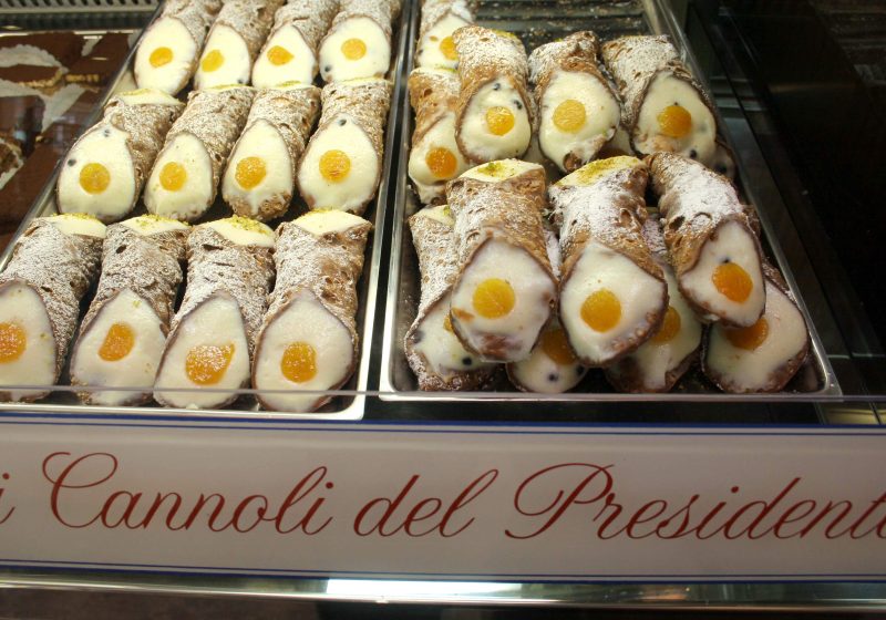 Cannolo siciliano Caltanissetta, 21 metri e 43 centimetri: è il più ...