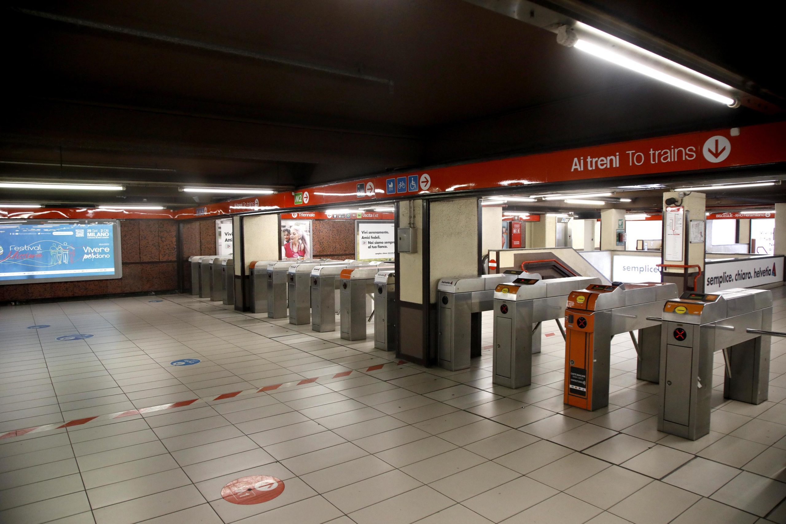 Stazione Cornelia, passeggeri intrappolati • TAG24