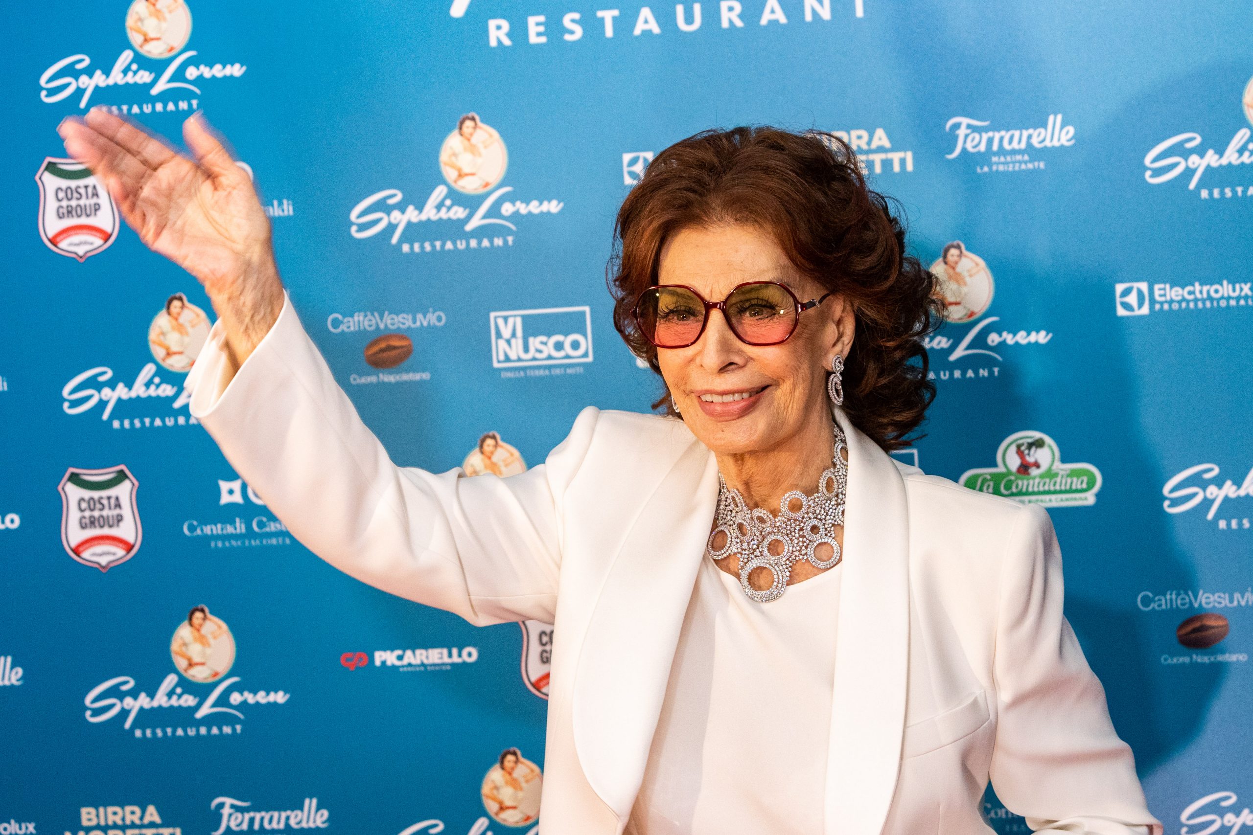 Sophia Loren a Milano per inaugurare il ristorante dedicato a lei