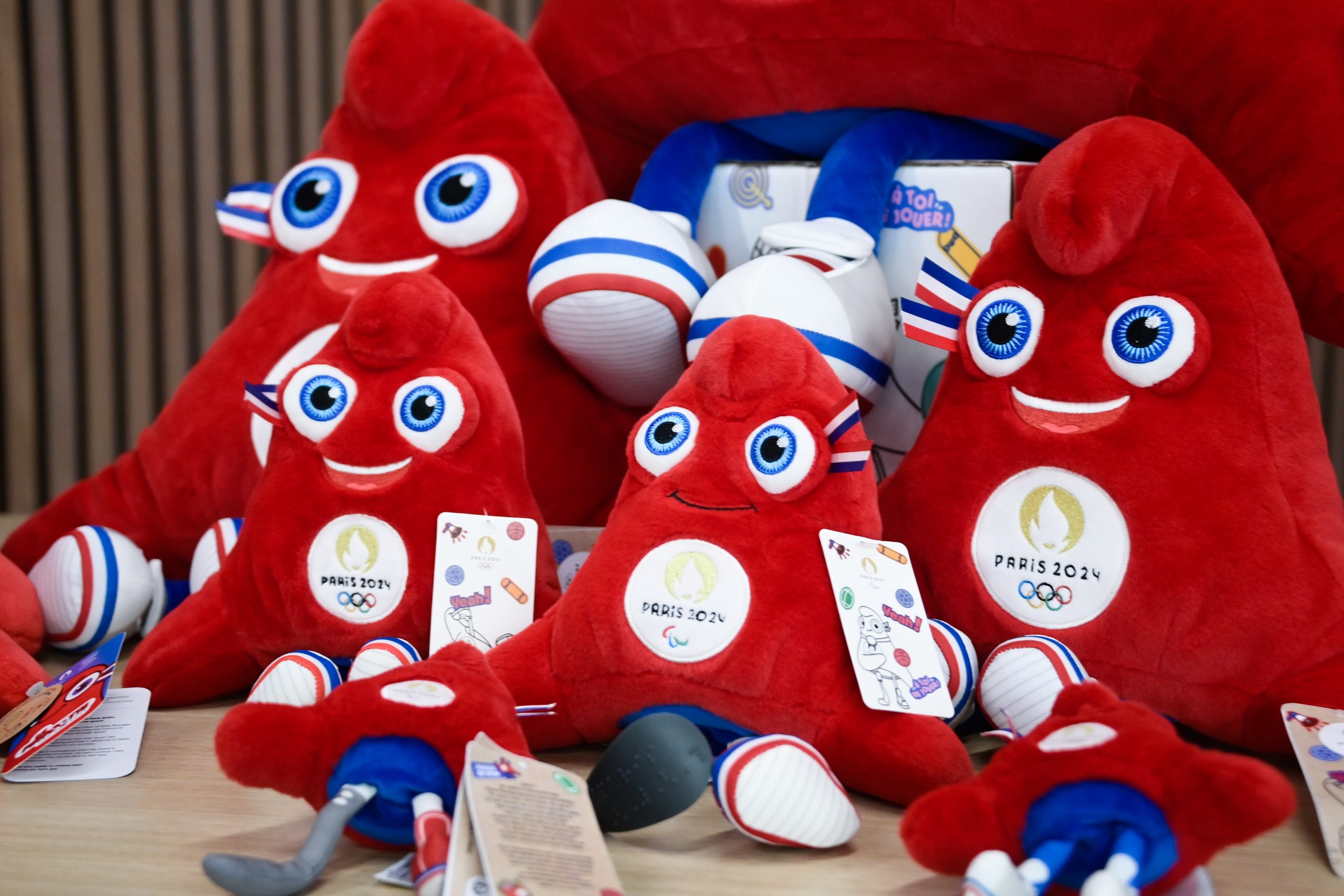 Parigi 2024, svelate le mascotte: saranno i frigi, simbolo della Ri...