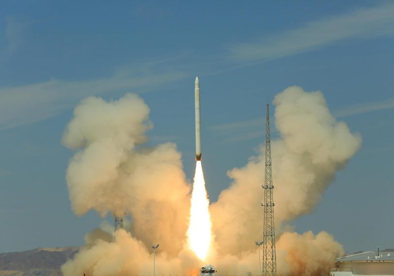 Razzo cinese Italia: frammenti diretti verso la Terra