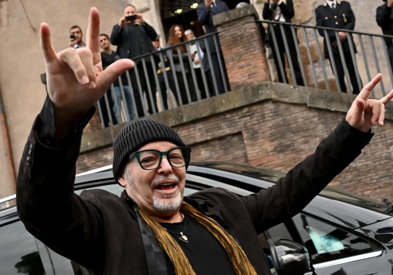 Albachiara in latino: Vasco Rossi felicissimo, un nuovo metodo