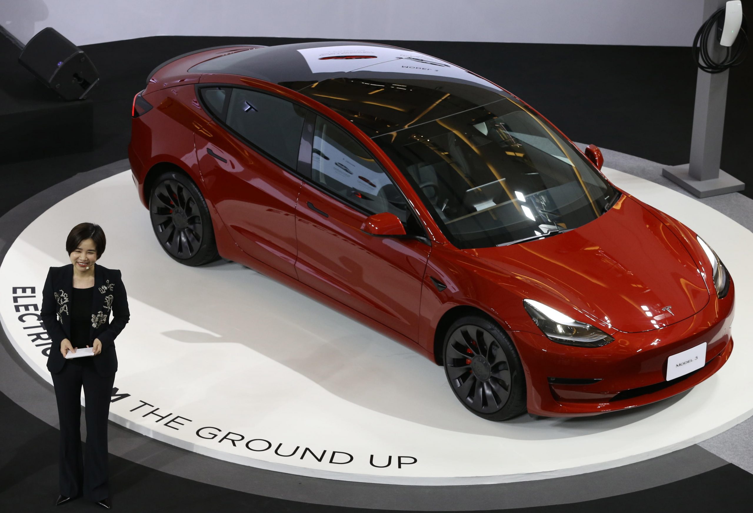 Le nuove Tesla come computer gaming con un app