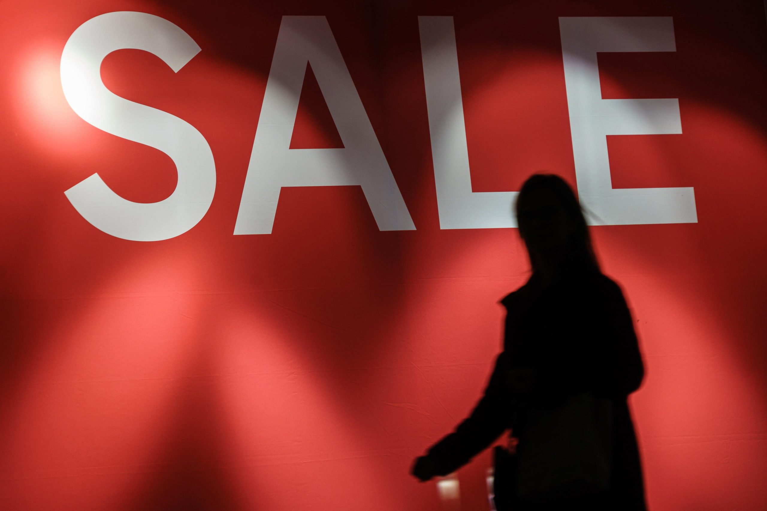 Saldi invernali 2023 consigli per risparmiare con le ultime tendenze