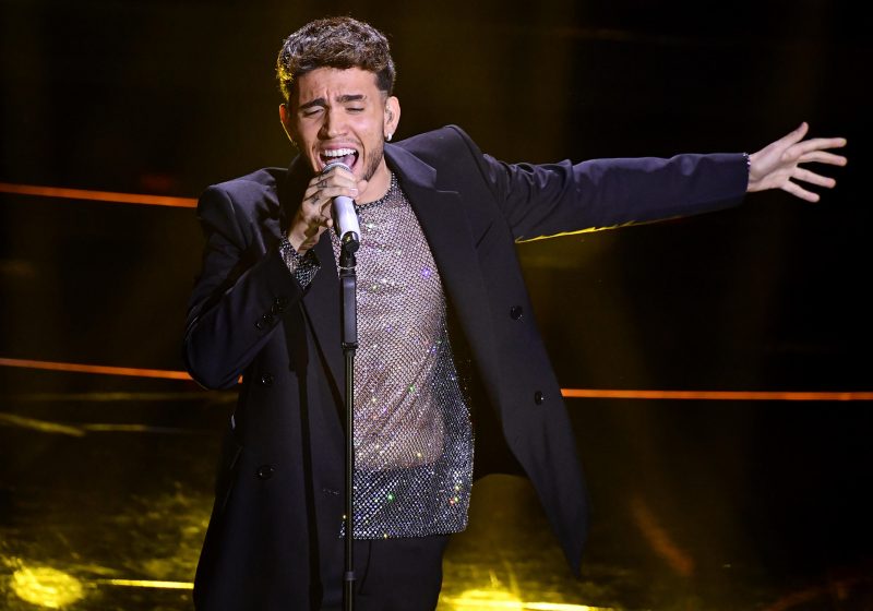 Aka 7even: età, vero nome, malattia e fidanzata del cantautore