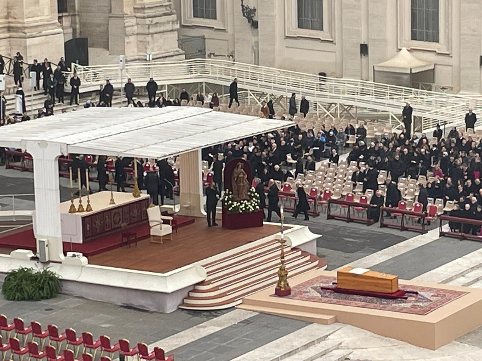 Funerale Papa Ratzinger, DIRETTA | FOTO VIDEO