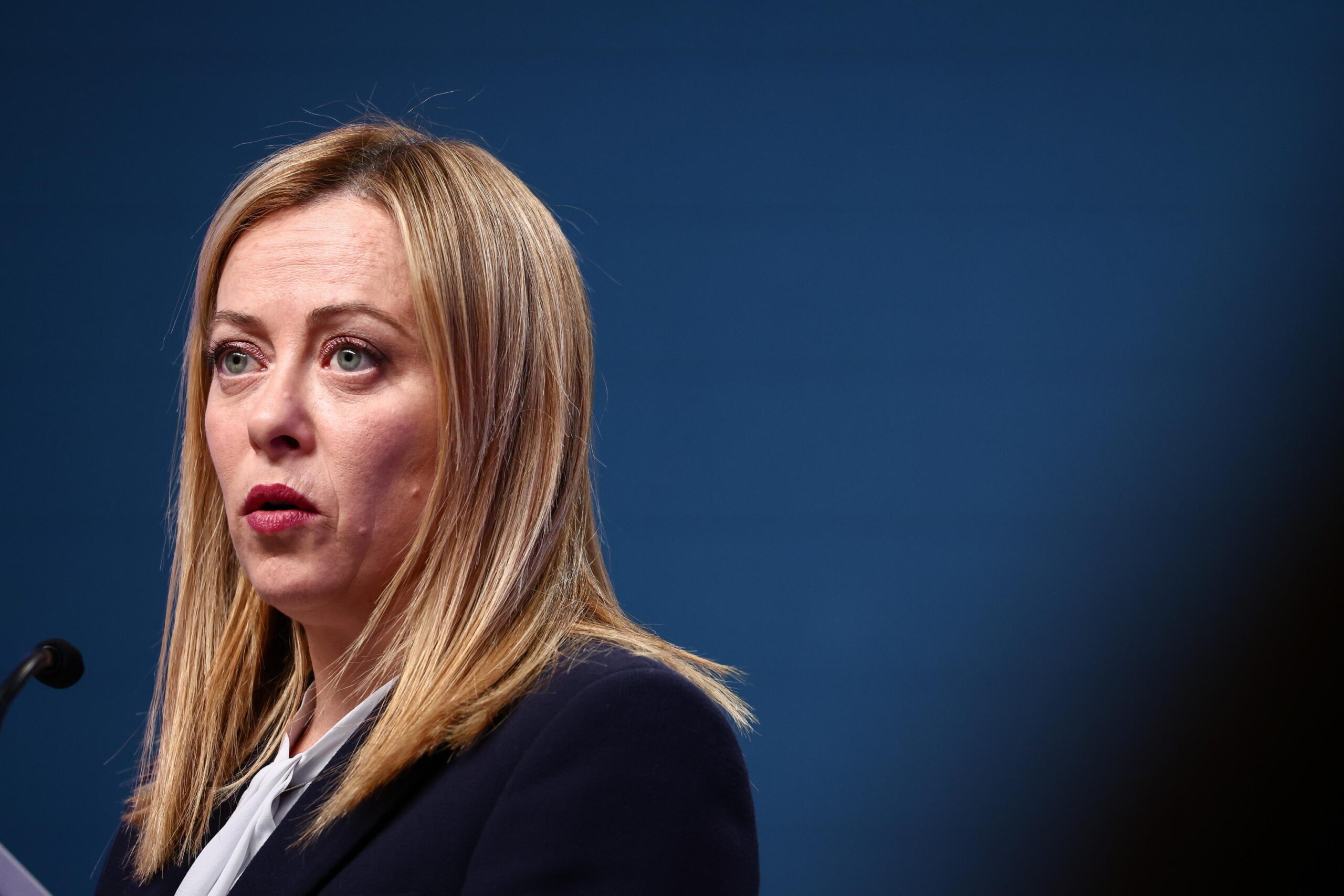 Padova, spunta un murales con Giorgia Meloni e Matteo Messina Denar...