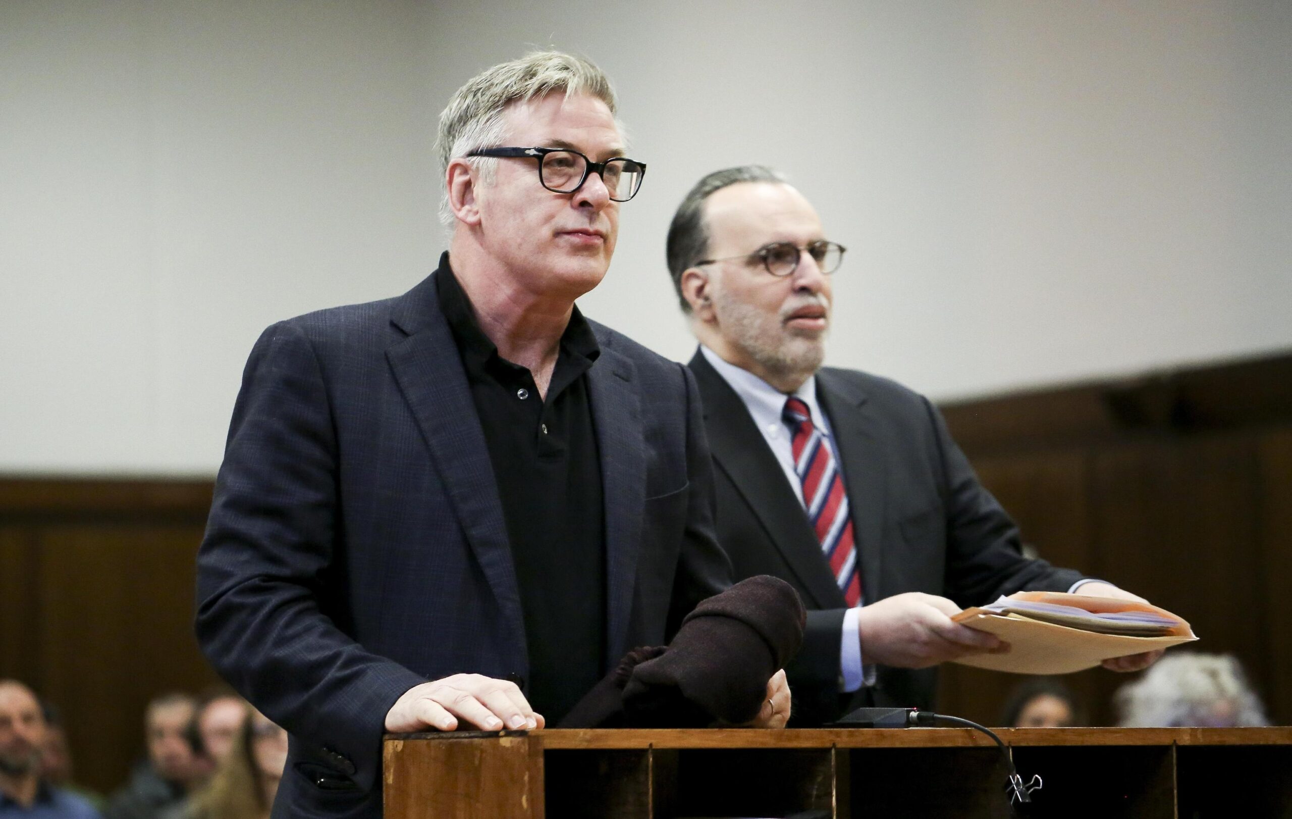 Alec Baldwin ultime notizie cade un'aggravante: ora quanto rischia?