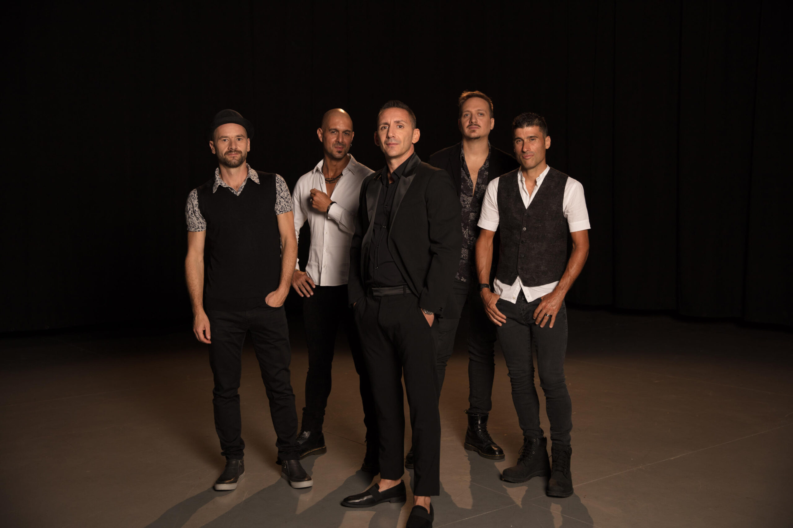 Kekko Silvestre dei Modà a Sanremo 2023, l'intervista video