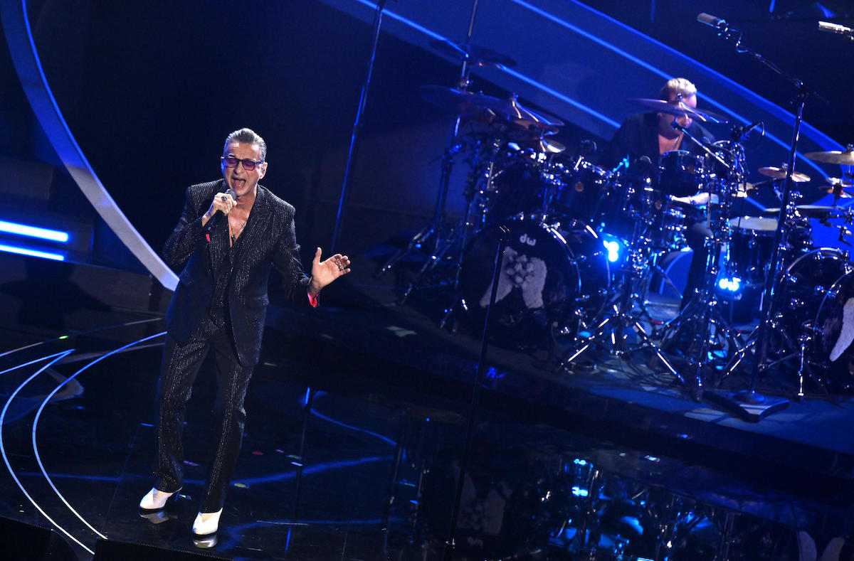 Personal Jesus testo traduzione e significato del brano dei Depeche...