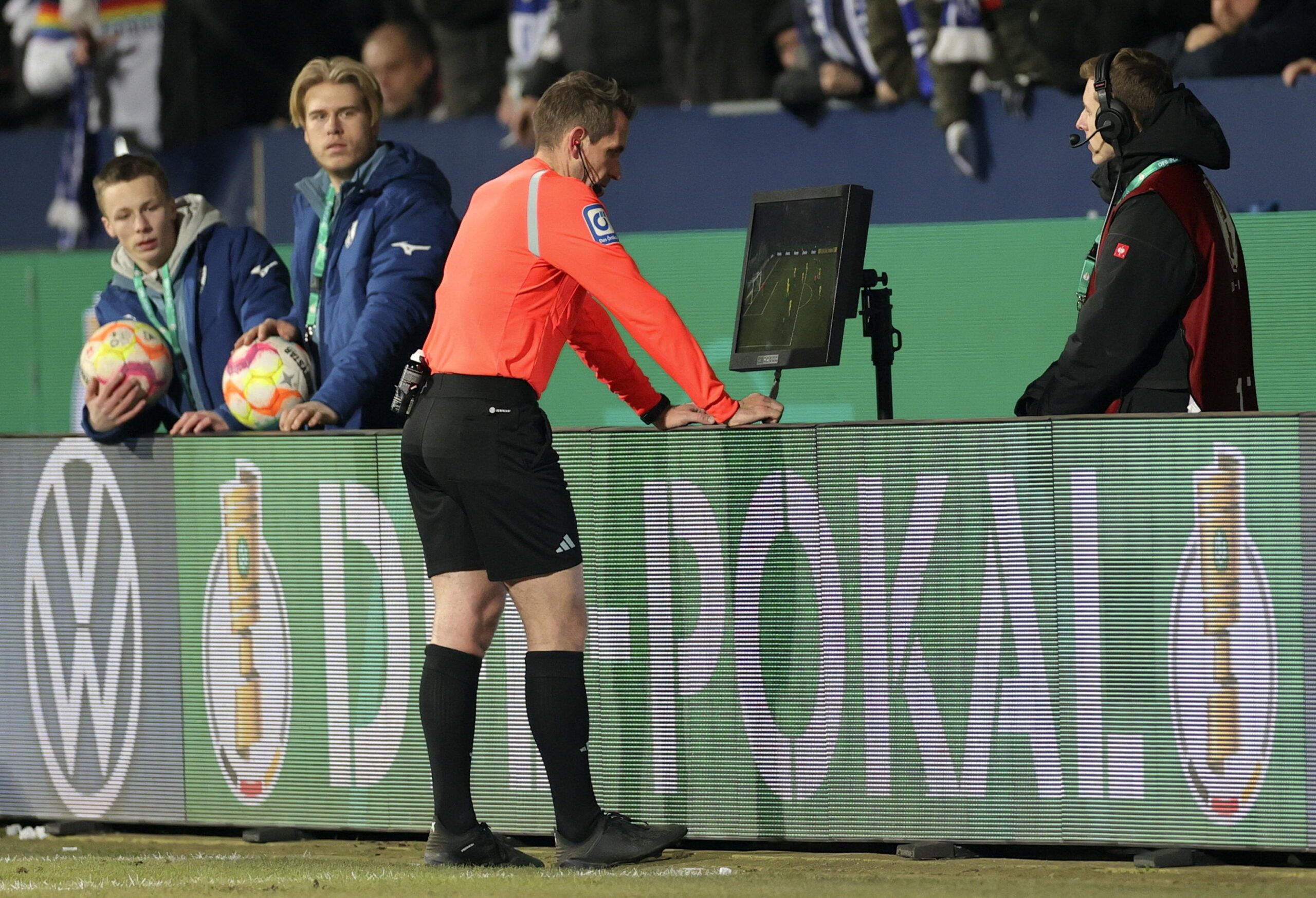 Var arbitro dialogo pubblico