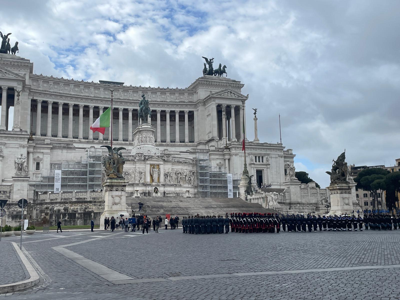 25 aprile 2023, Mattarella al Milite Ignoto all'Altare della patria | VIDEO