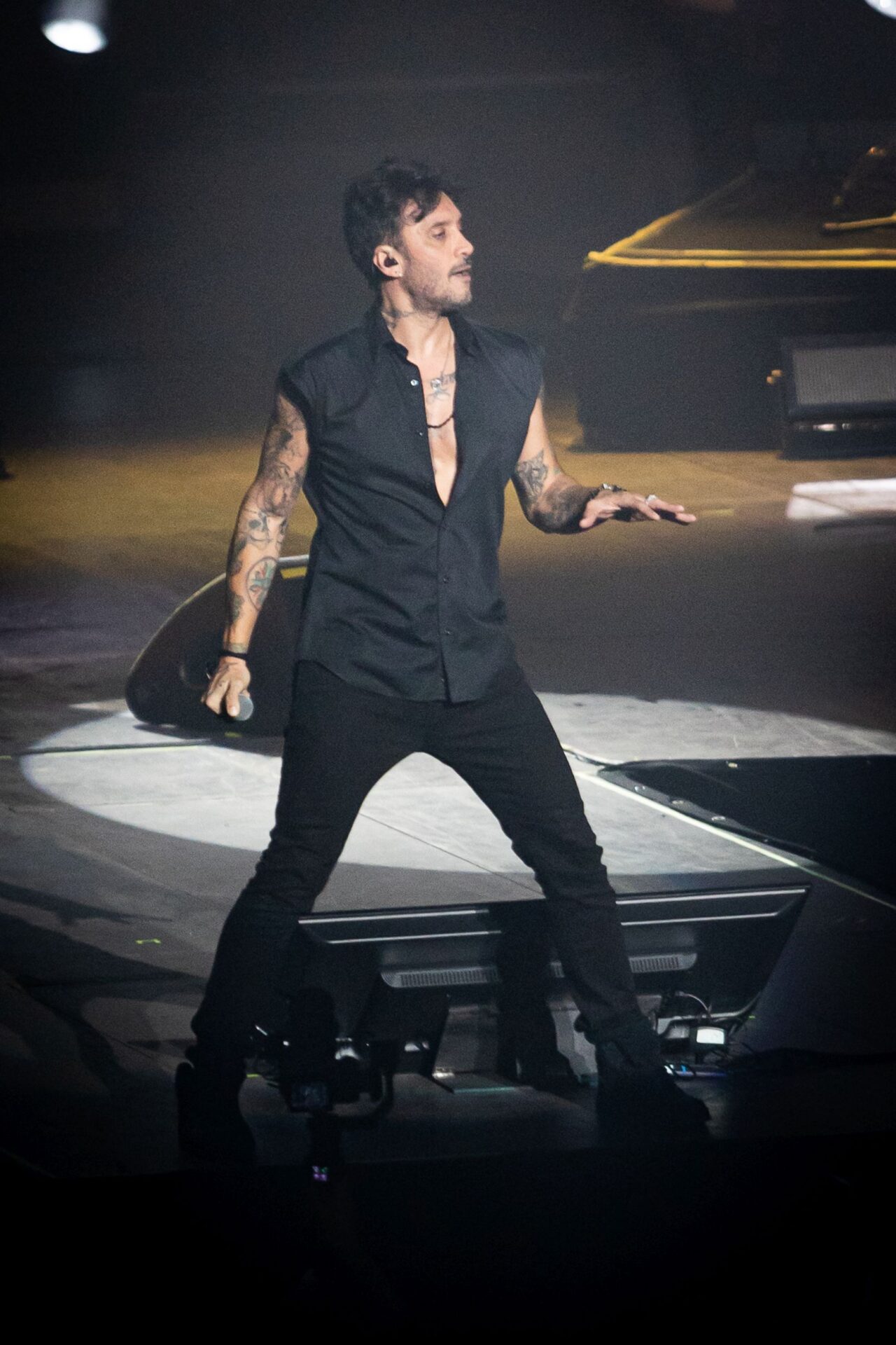 Fabrizio Moro in concerto: domani "Live 2023 – Racconti Unplugged"