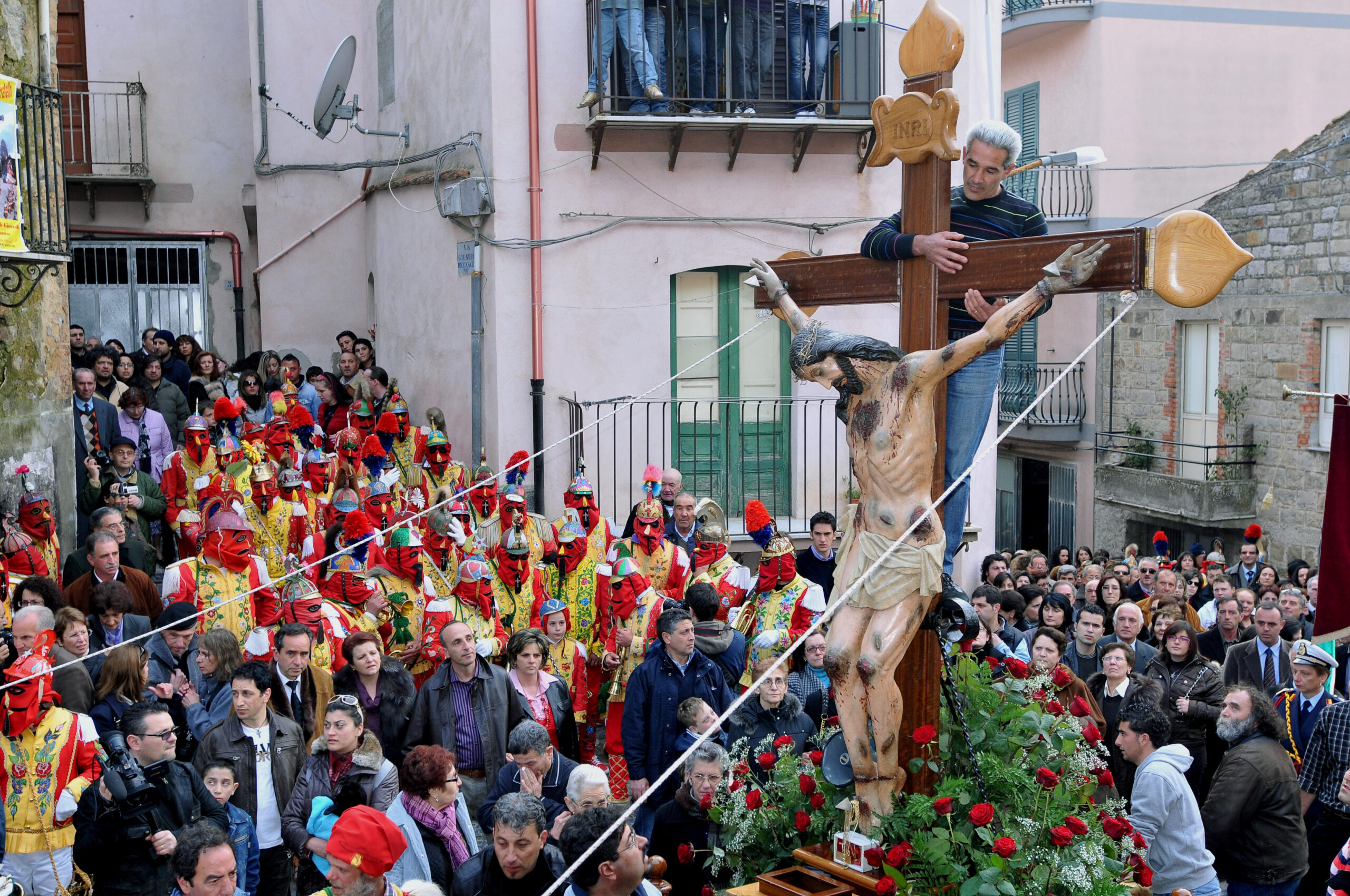 Messina, oggi torna la processione delle Barette: le origini del co...