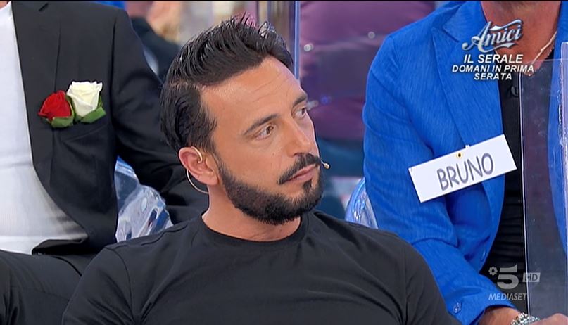 Uomini e donne, Armando litiga con Aurora: l'ex corteggiatrice Lucr...