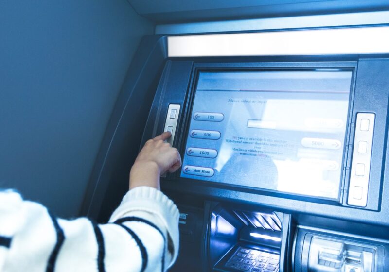 Bancomat chiusi: cosa sta accadendo agli ATM di Intesa Sanpaolo? TAG24