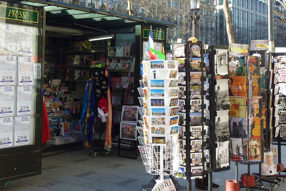 Mister Prada acquista l'edicola storica di Arezzo