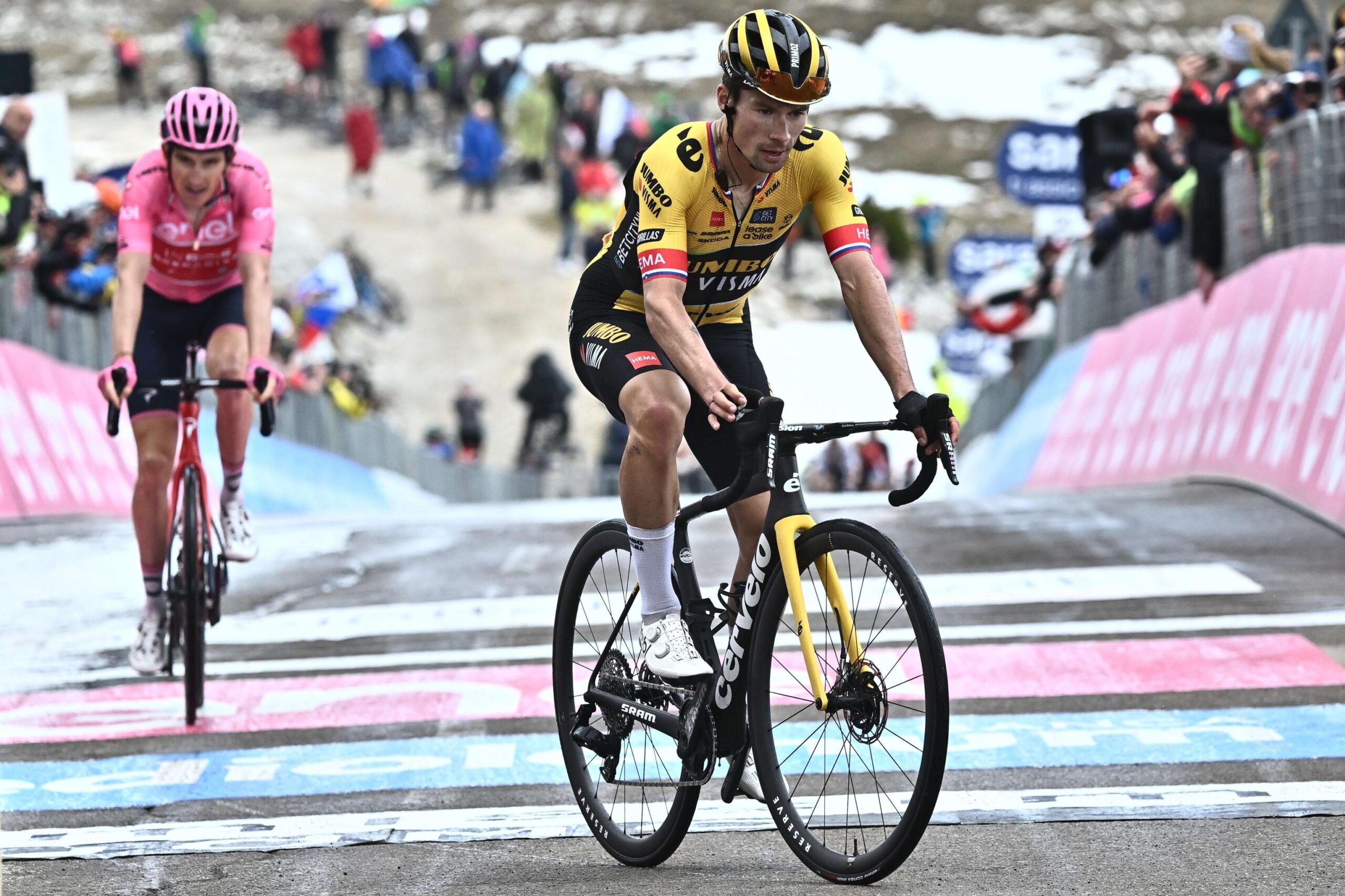 Primoz Roglic da leggenda vince il Giro d'Italia 2023: battuto Gera...
