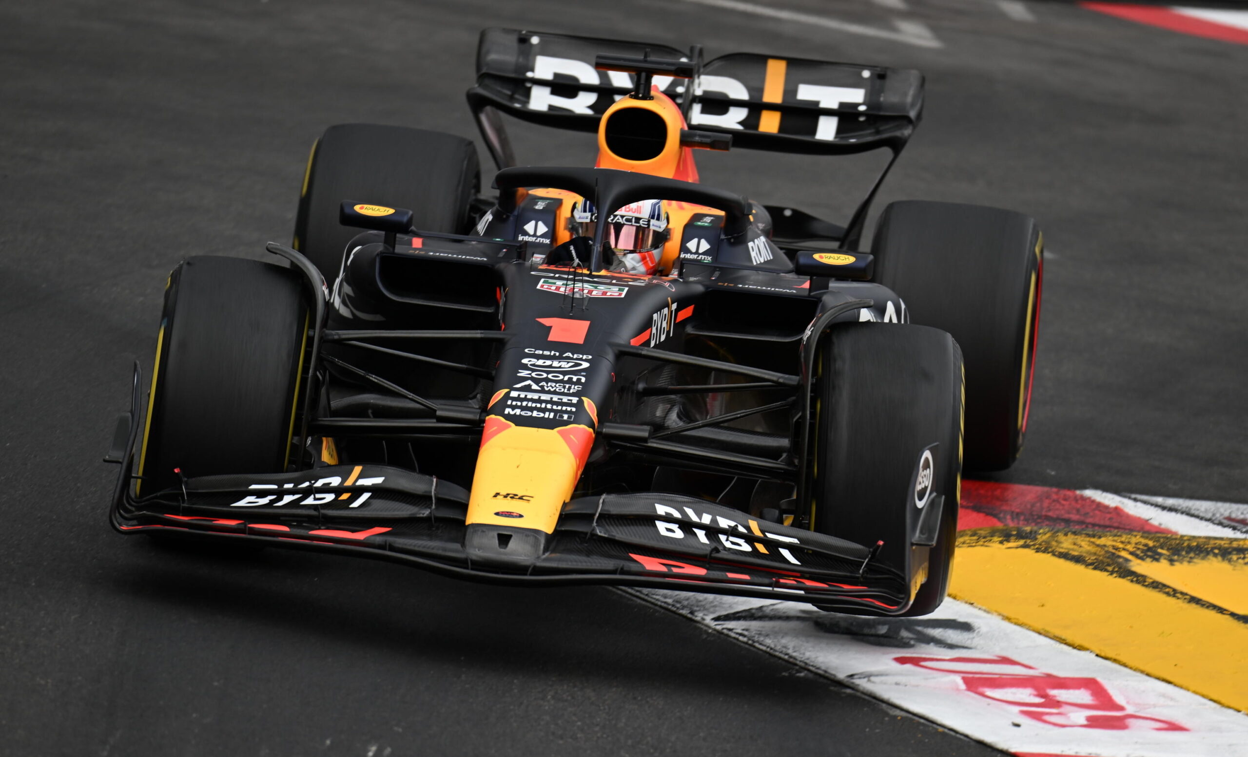 Formula 1, Verstappen vince il GP di Montecarlo davanti ad Alonso e...