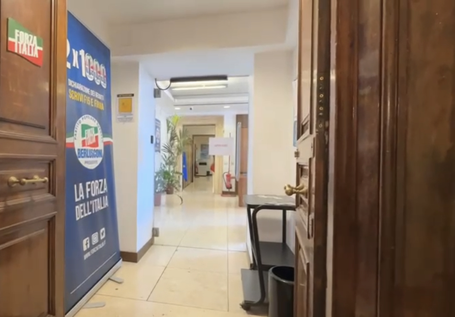 La morte di Berlusconi, da San Lorenzo in Lucina al bar Giolitti, la ...