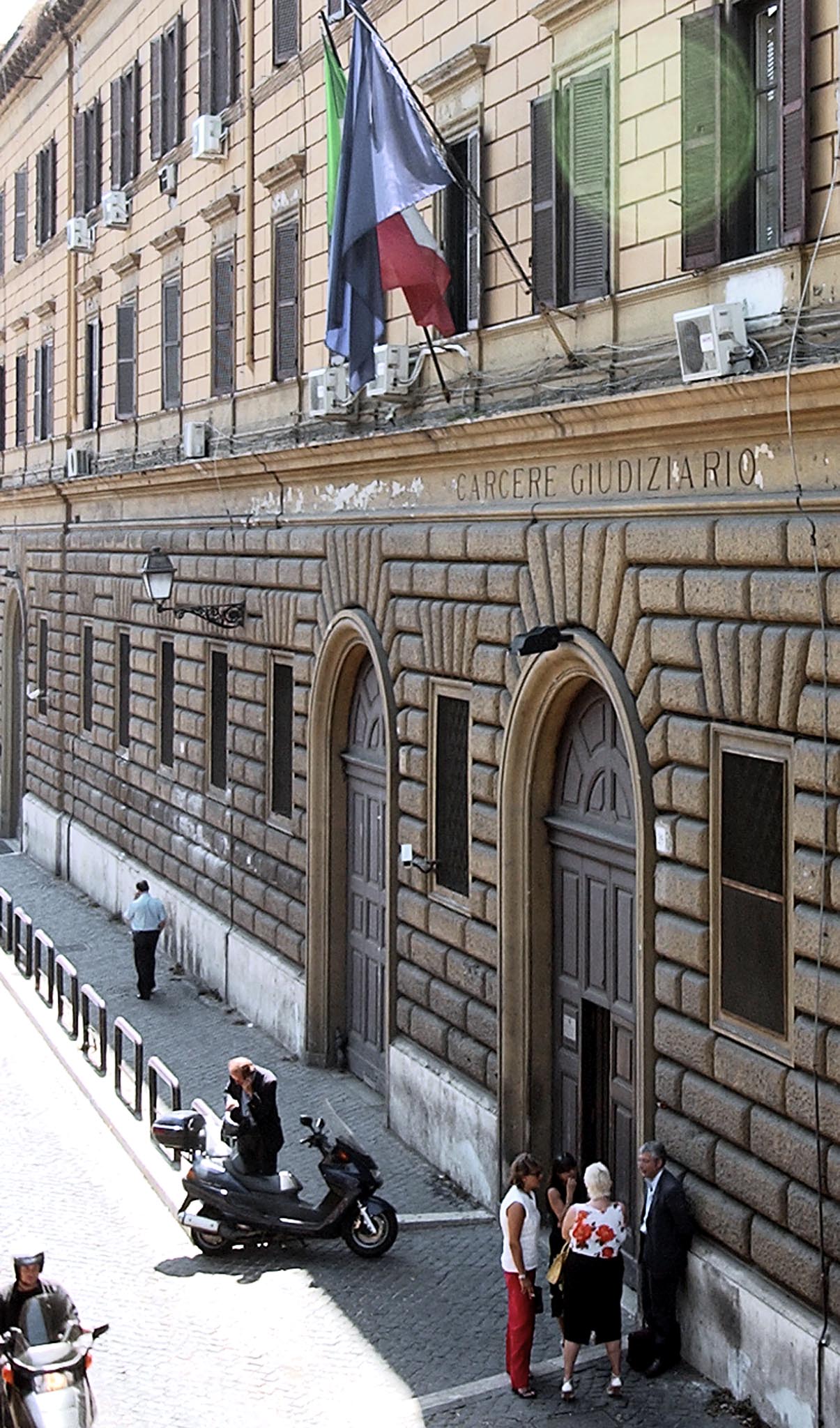 Roma, dramma a Regina Coeli. La denuncia di un detenuto: "Io violentato ...