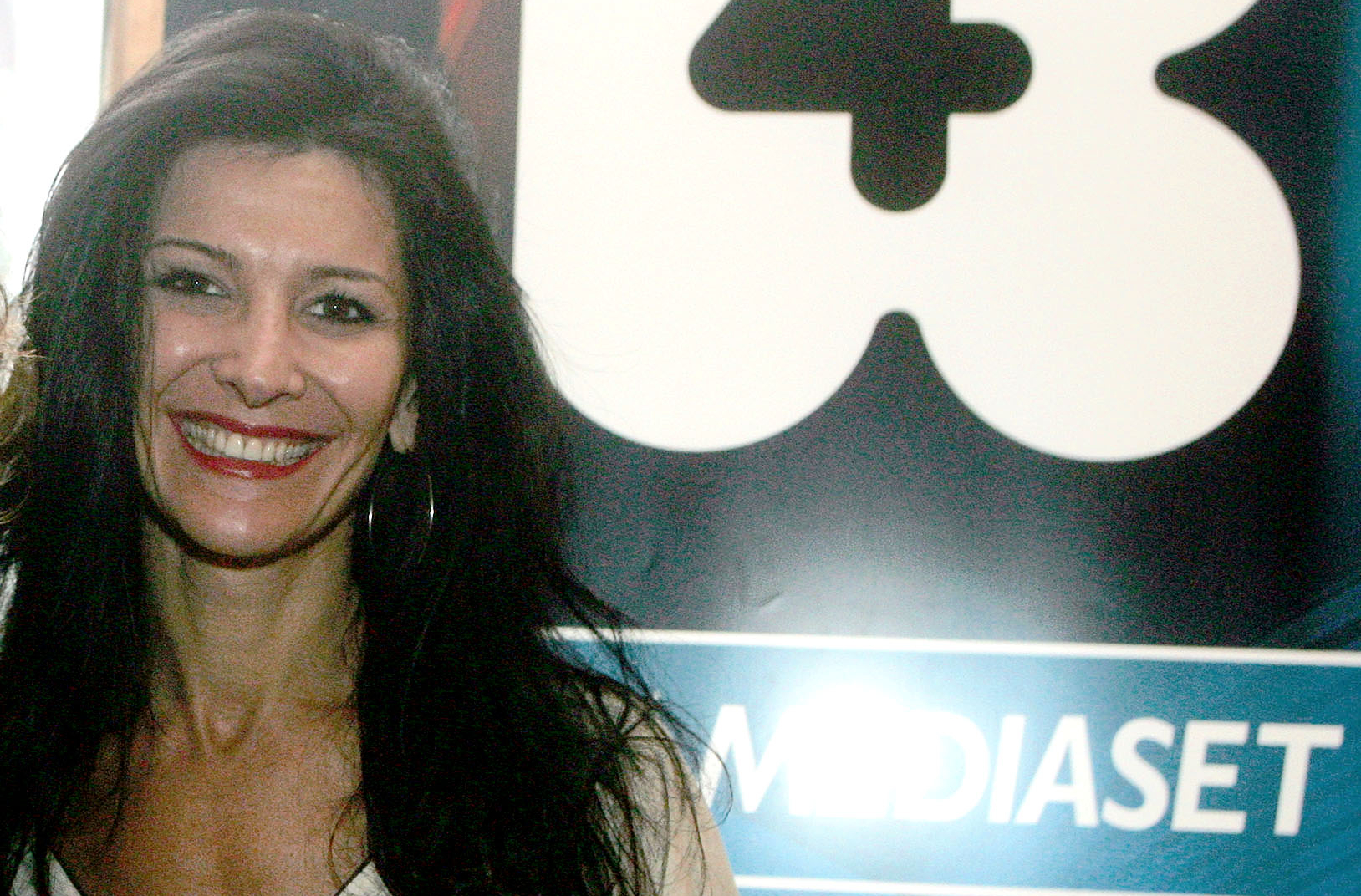 Selvaggia Lucarelli risponde a Elena Guarnieri: "Orfana che recita", per il video al funerale di ...