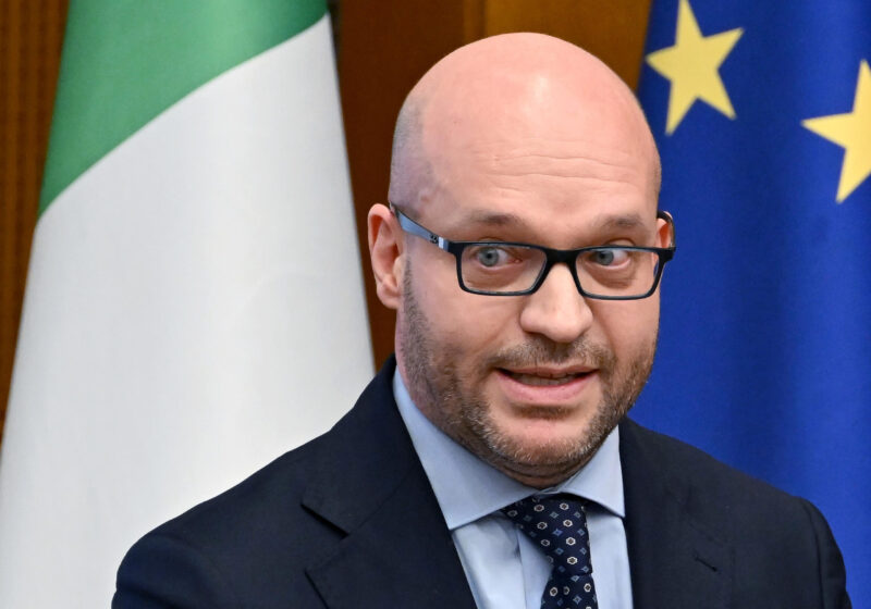 Presidente Camera dei Deputati, chi è Lorenzo Fontana: età, moglie ...