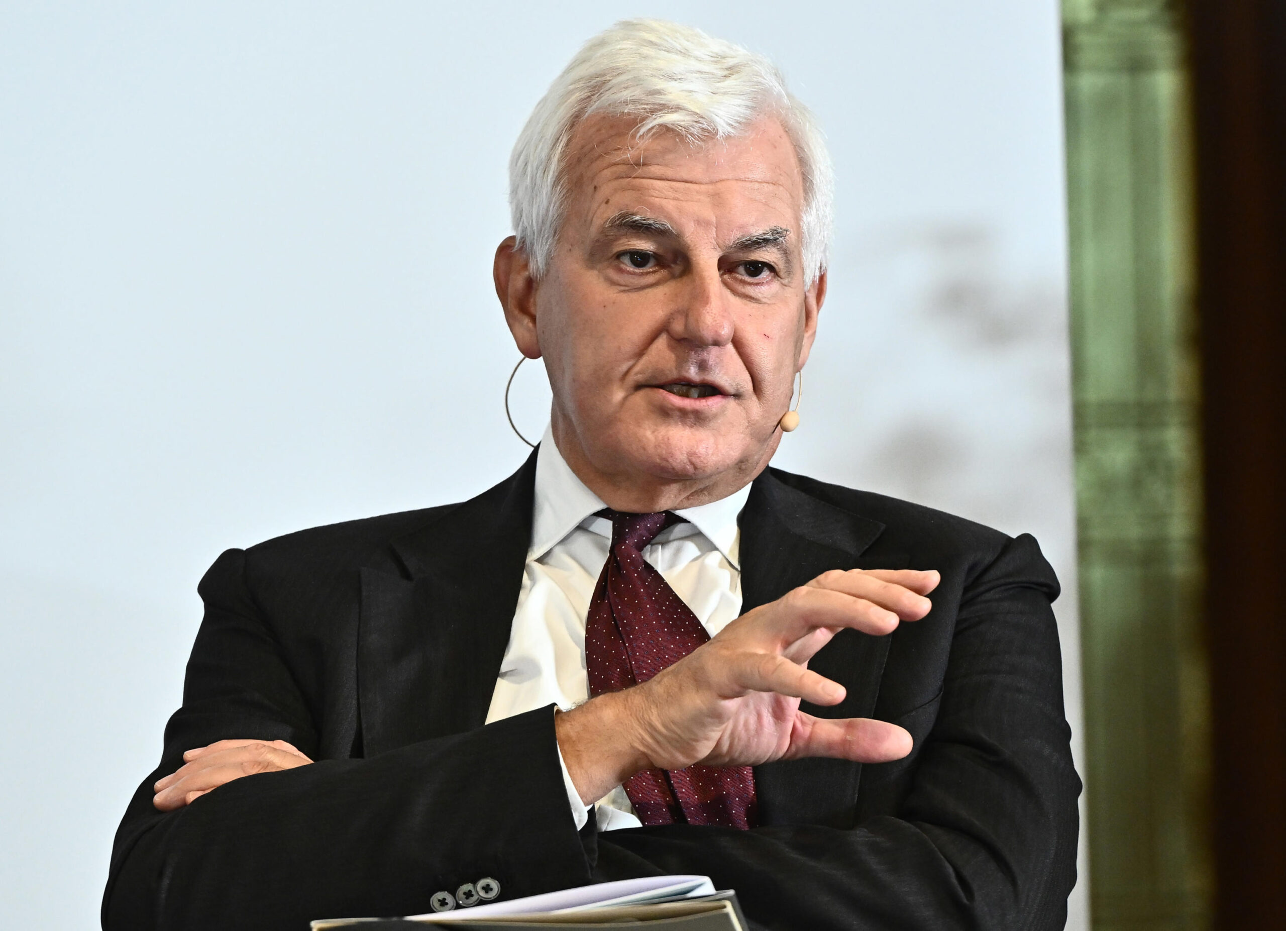 Chi è Alessandro Profumo? Età, vita privata e biografia del banchie...