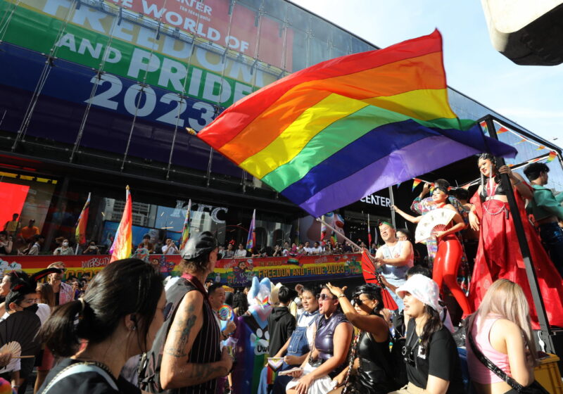 Milano Pride 2023: parata, madrina e ospiti sul palco • TAG24