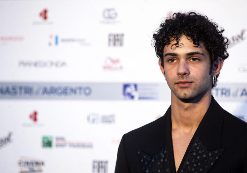 Elena D’Amario e Massimiliano Caiazzo a Capri, gli scatti bollenti