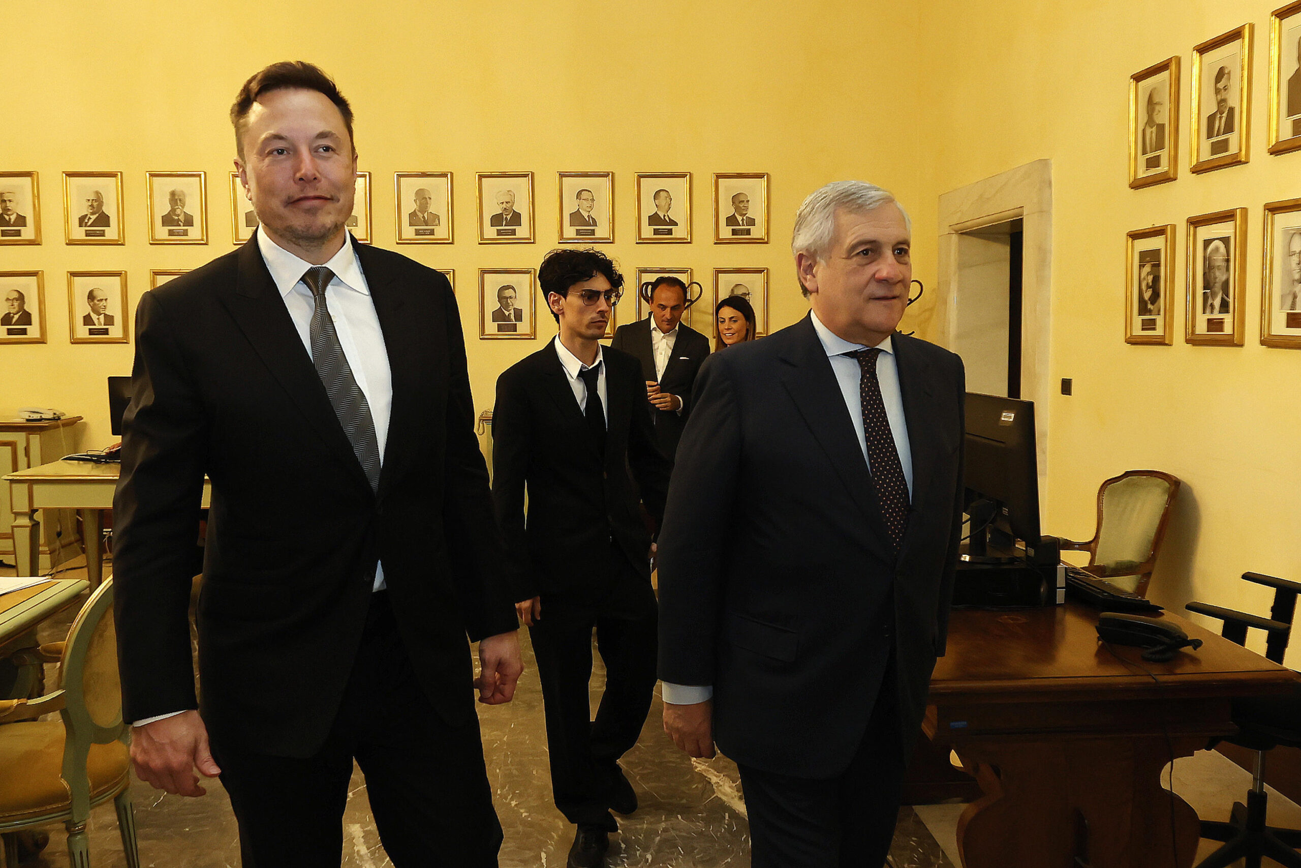Elon Musk è in Italia, nel pomeriggio l'incontro tra il patron di T...
