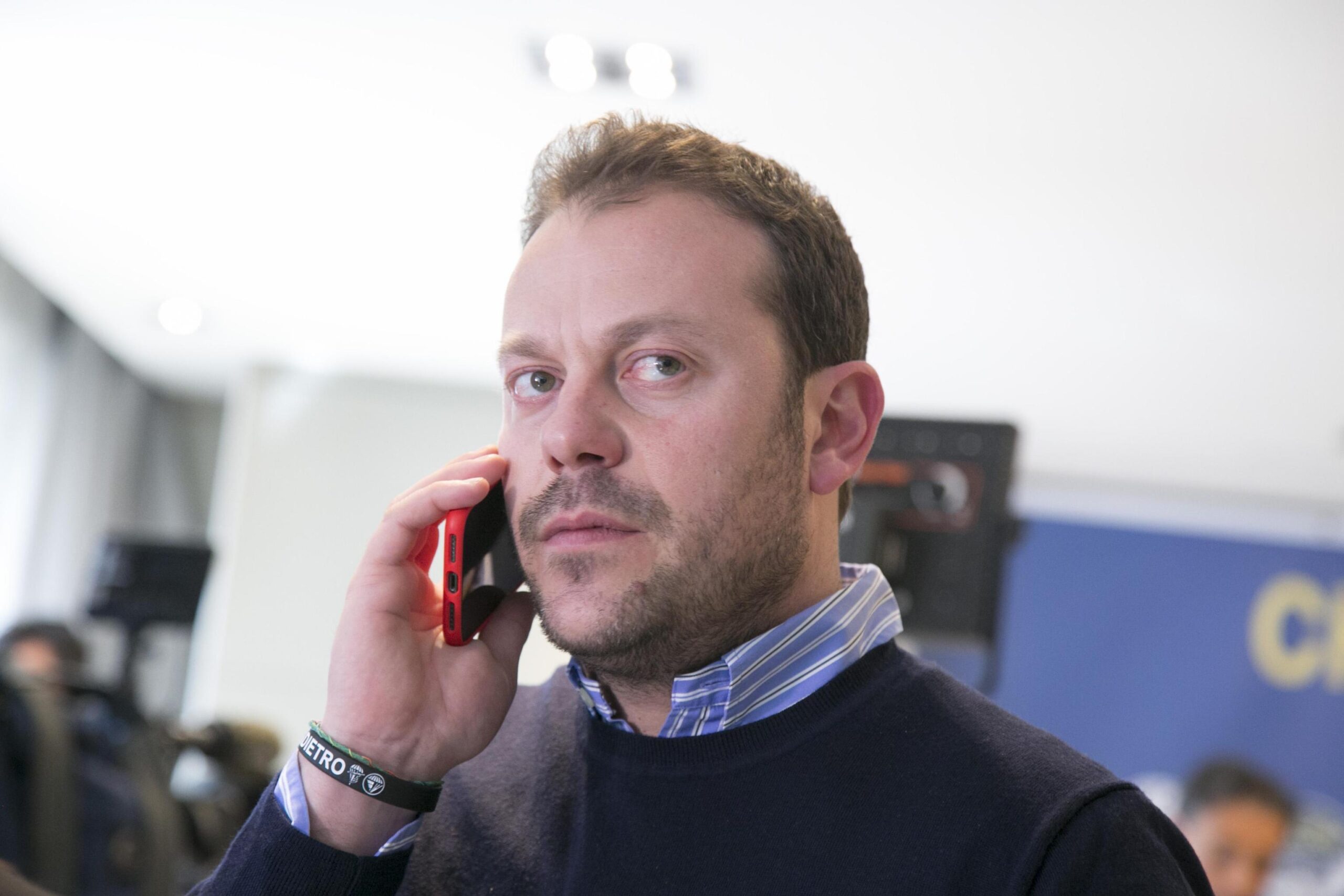 "Zoffili fascista, a testa in giù". Minacce firmate dagli anarchici al ...