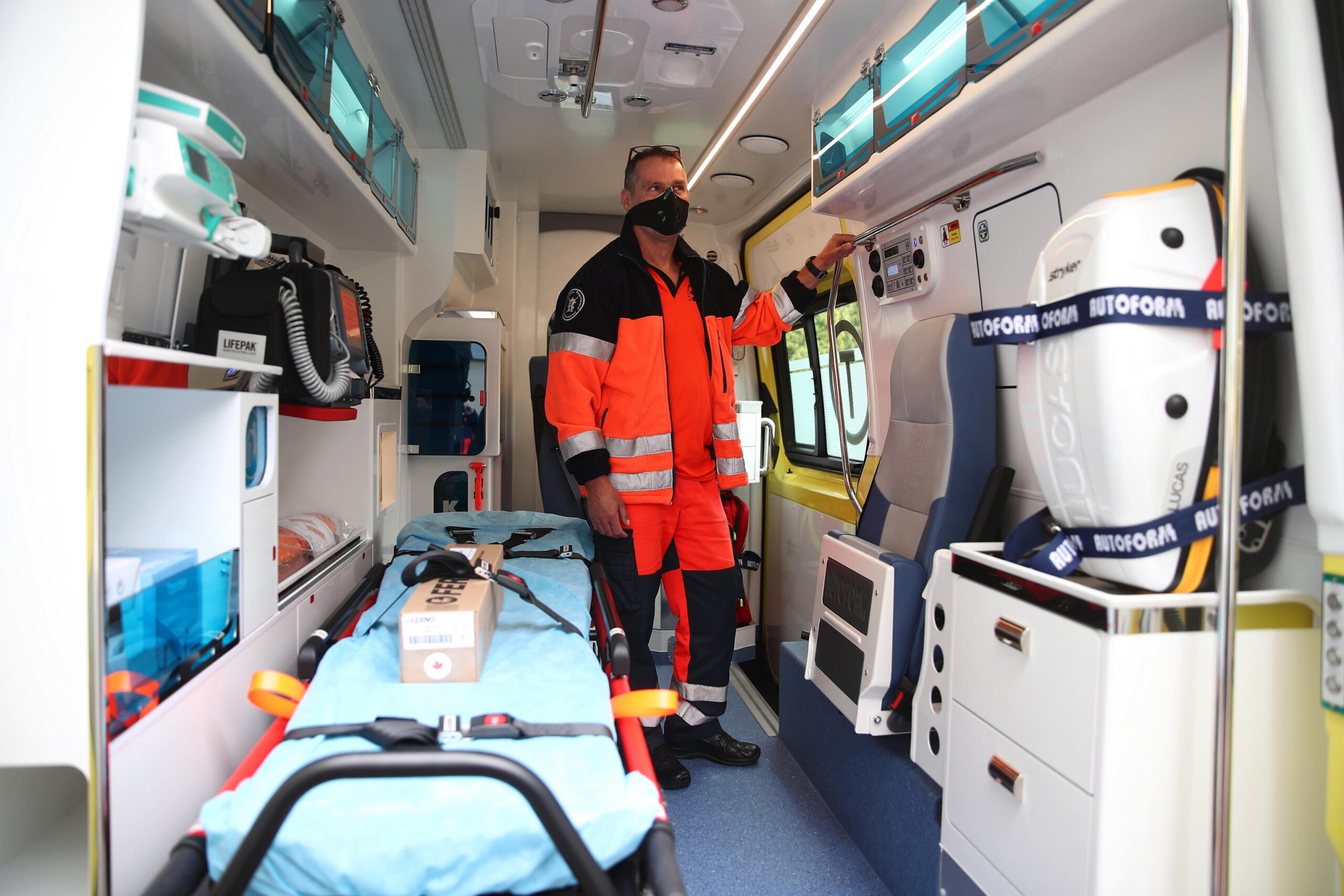 Incidente lungo la Lecco-Bellagio: frontale tra auto e moto. Grave una 33enne