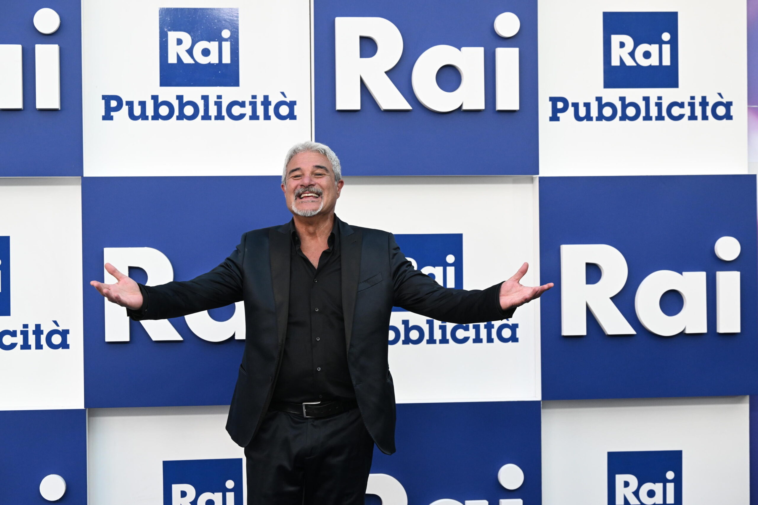 Ainett Stephens: "Pino Insegno mi deve delle scuse" | VIDEO • TAG24