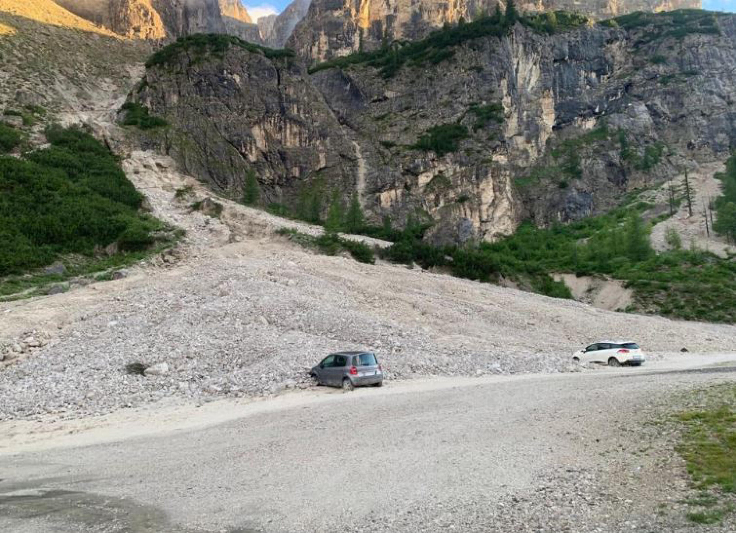 Torna l'allarme maltempo, torrente esondato e frane in Alto Adige ...